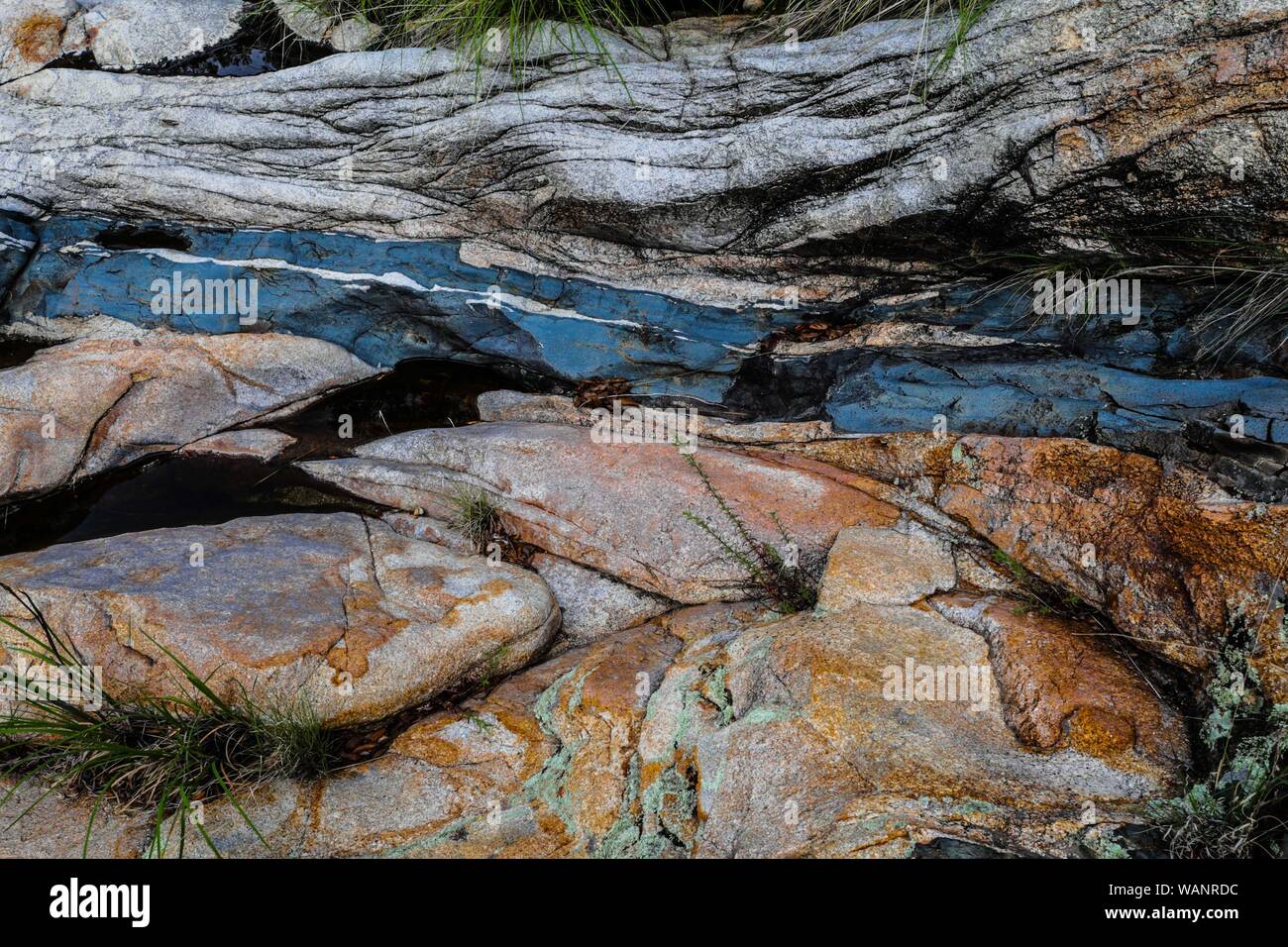 Layers of rock Sierra los Locos, Sonora, Mexico. (Photo: LuisGutierrez ...