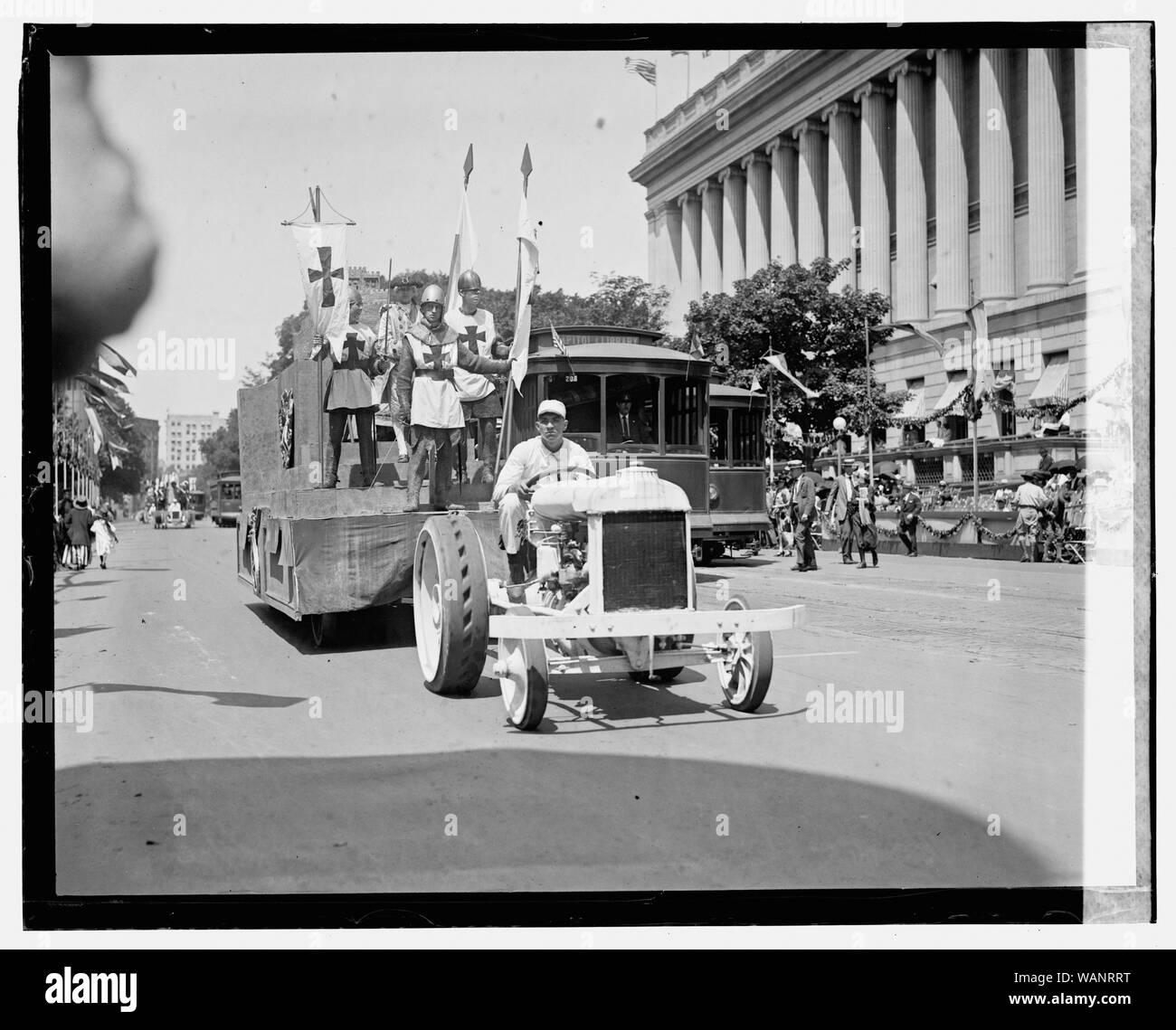 Historical parade float hi-res stock photography and images - Alamy