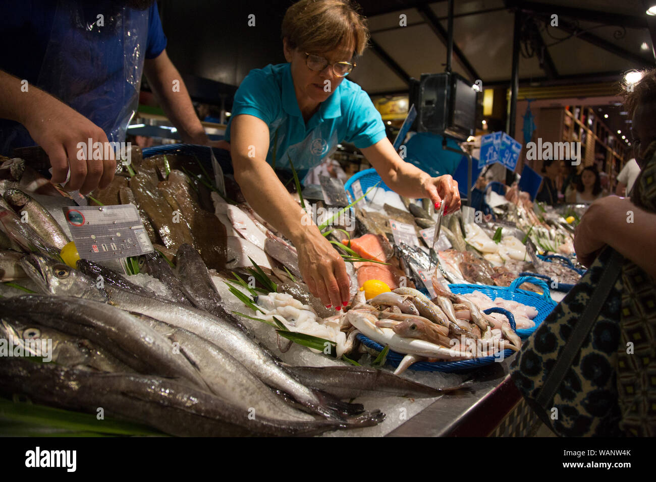 Fishmonger Display High Resolution Stock Photography and Images - Alamy