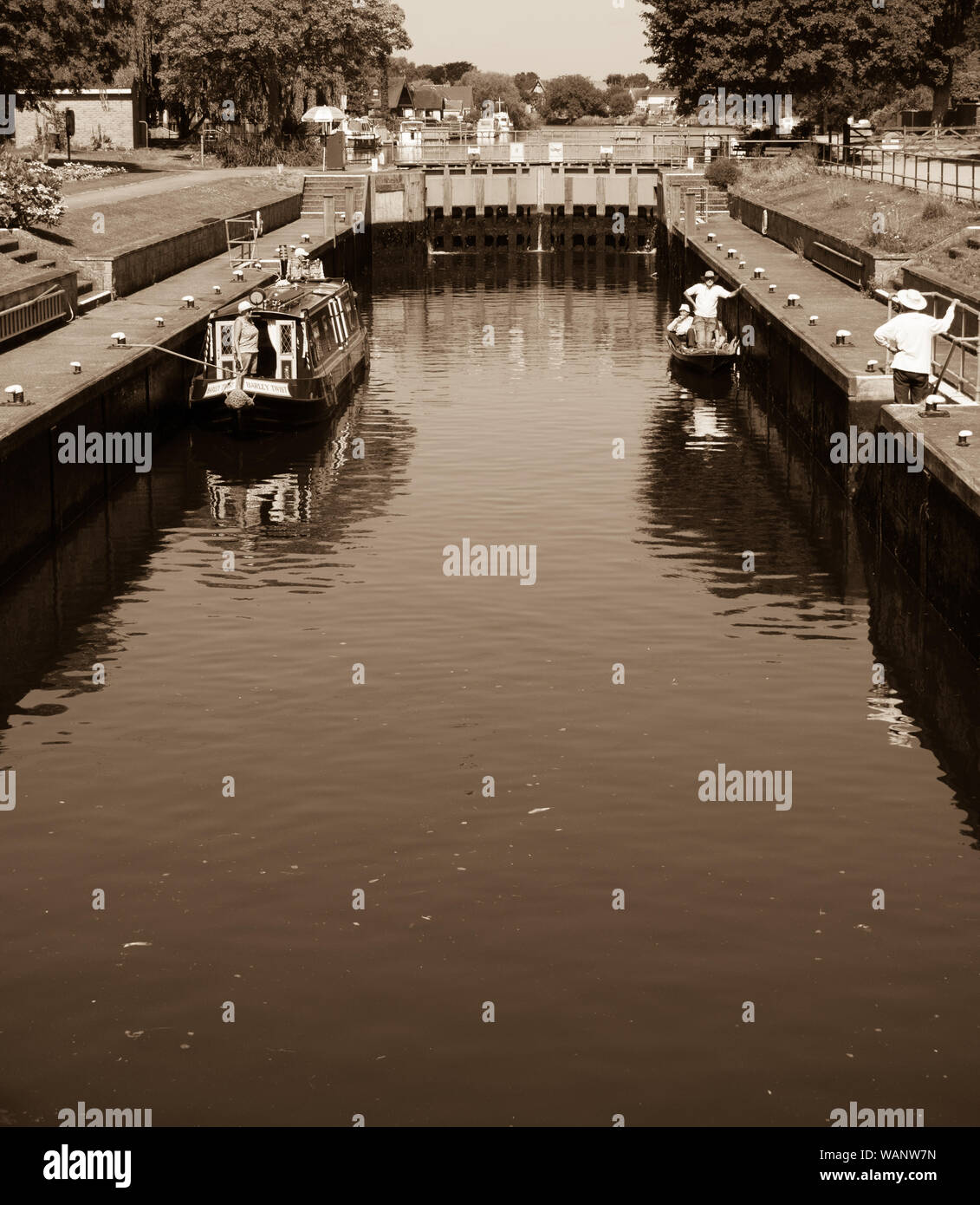 Black and White Landscape, Penton Hook Lock, on The Thames Path ...
