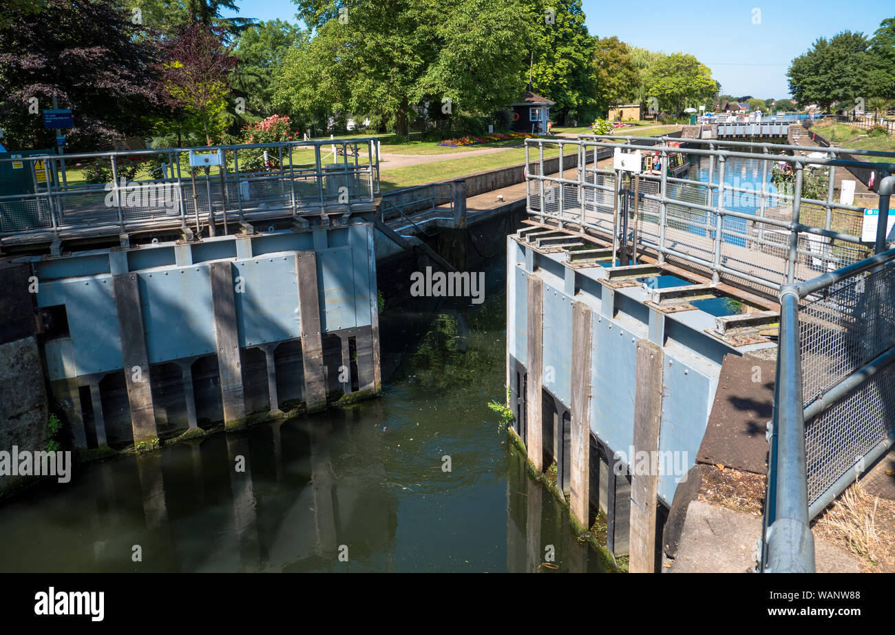 Lock Gates Opening, Penton Hook Lock, on The Thames Path, Staines-upon ...