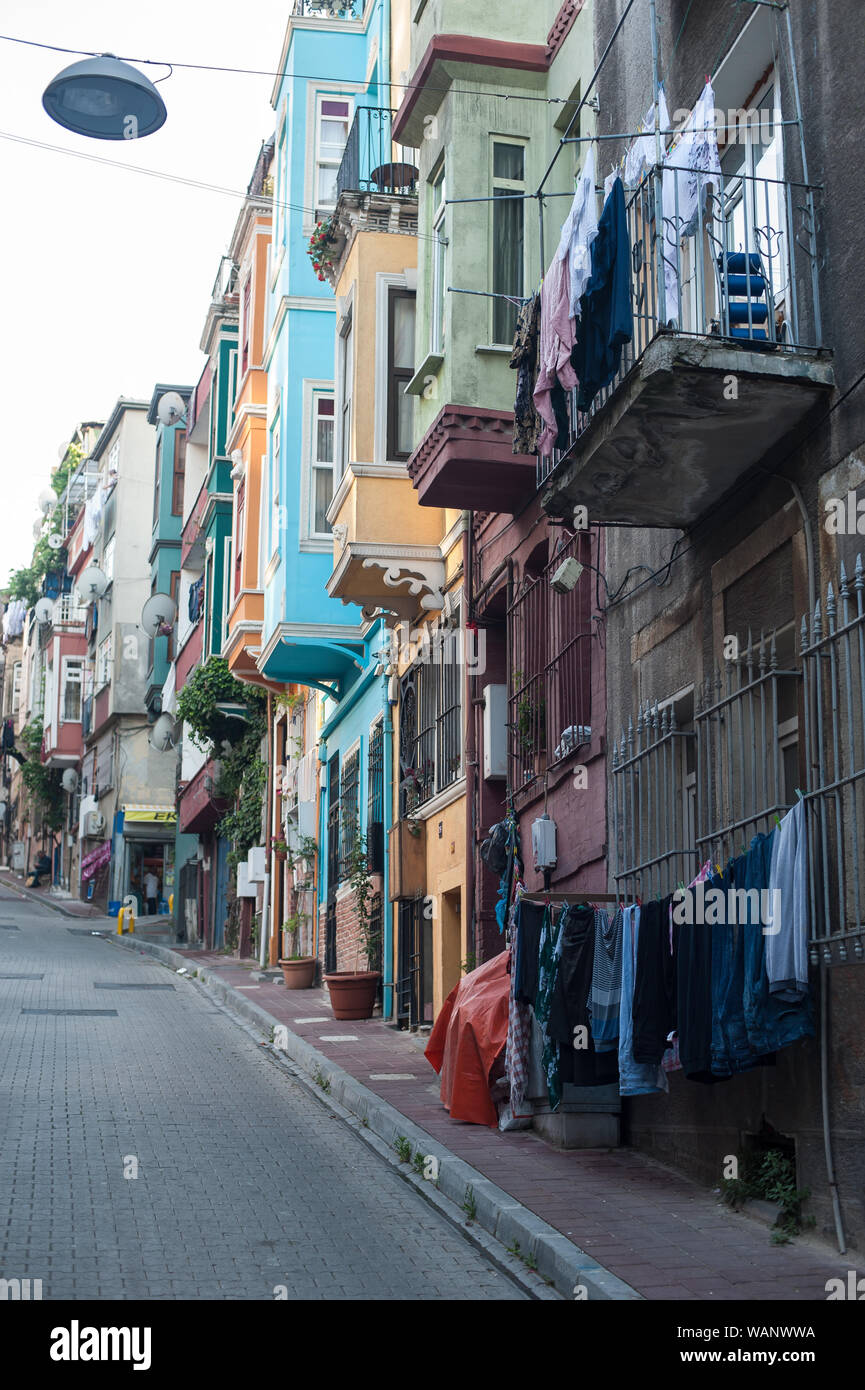 Poverty in istanbul city turkey hi-res stock photography and images - Alamy