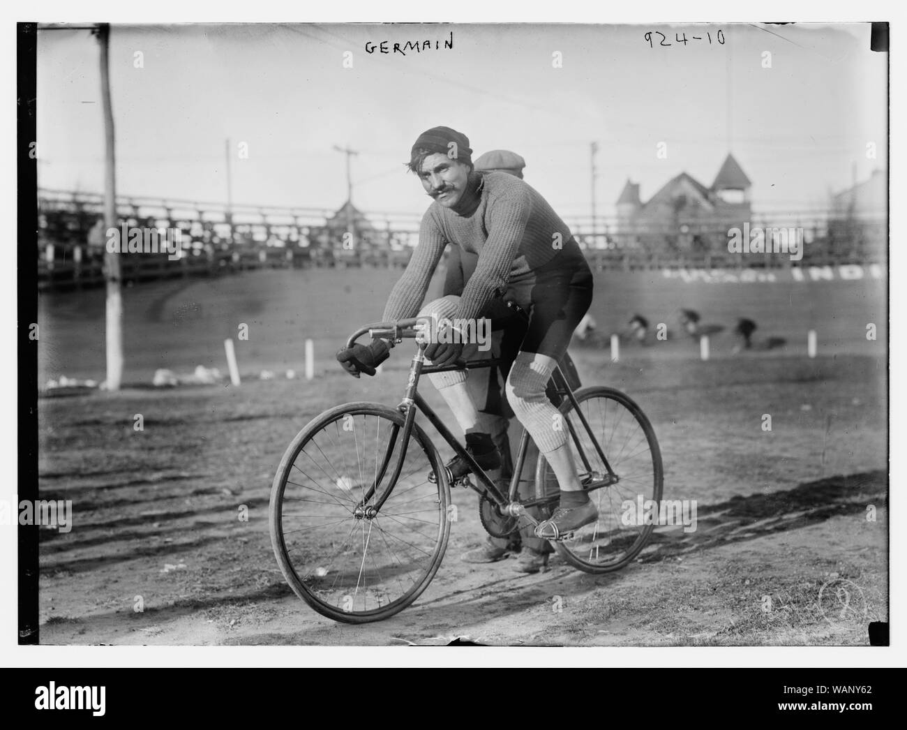 Vintage cyclist Black and White Stock Photos & Images - Alamy