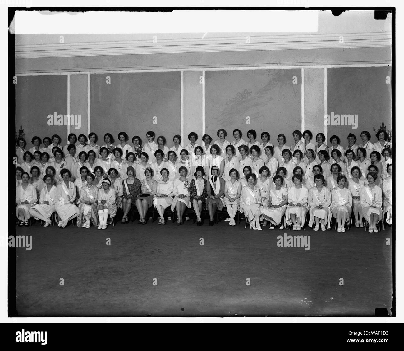 Pages 16 hi-res stock photography and images - Alamy