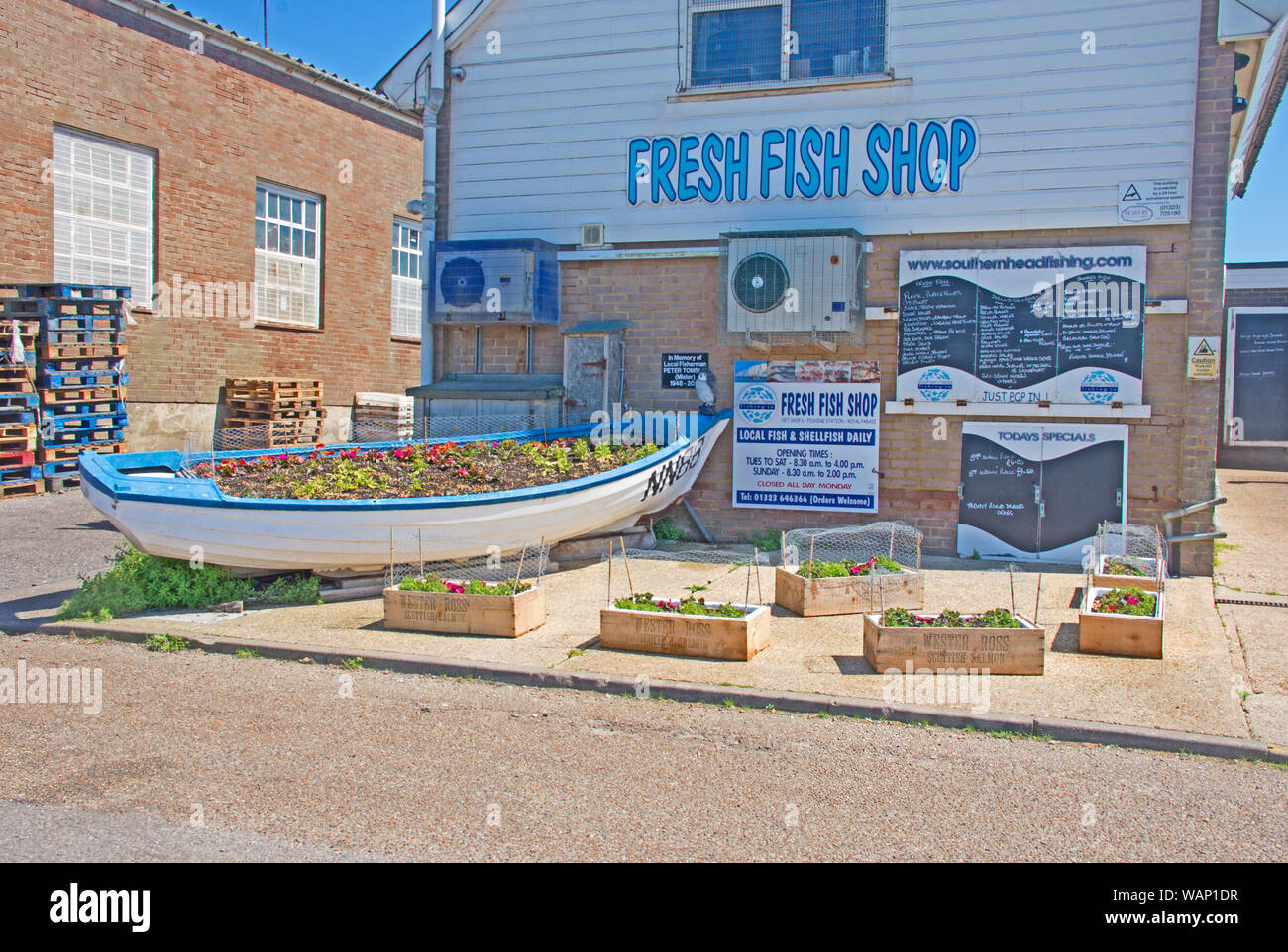 Fresh fish shop hi-res stock photography and images - Alamy