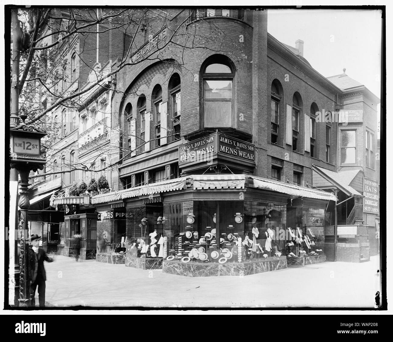 James davis store hi-res stock photography and images - Alamy