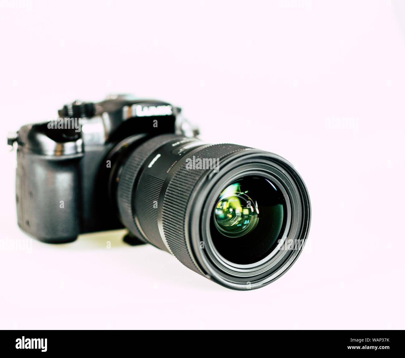 Black photo camera hi-res stock photography and images - Alamy