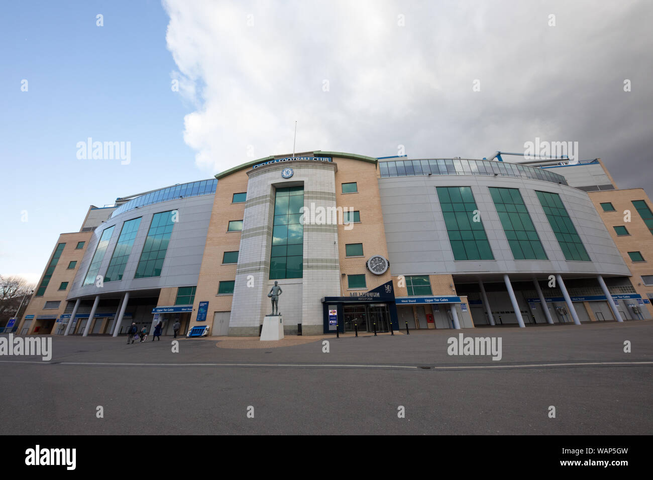 Stadium seating at stamford bridge hi-res stock photography and images ...