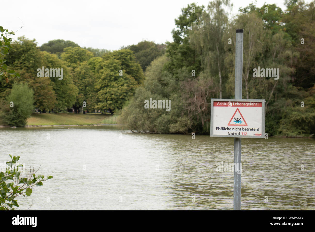 warning sign, be careful, thin ice surcafe, lake Stock Photo - Alamy