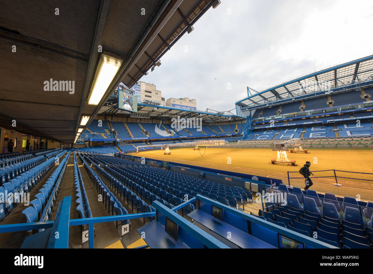 Football london stadium seat hi-res stock photography and images - Alamy