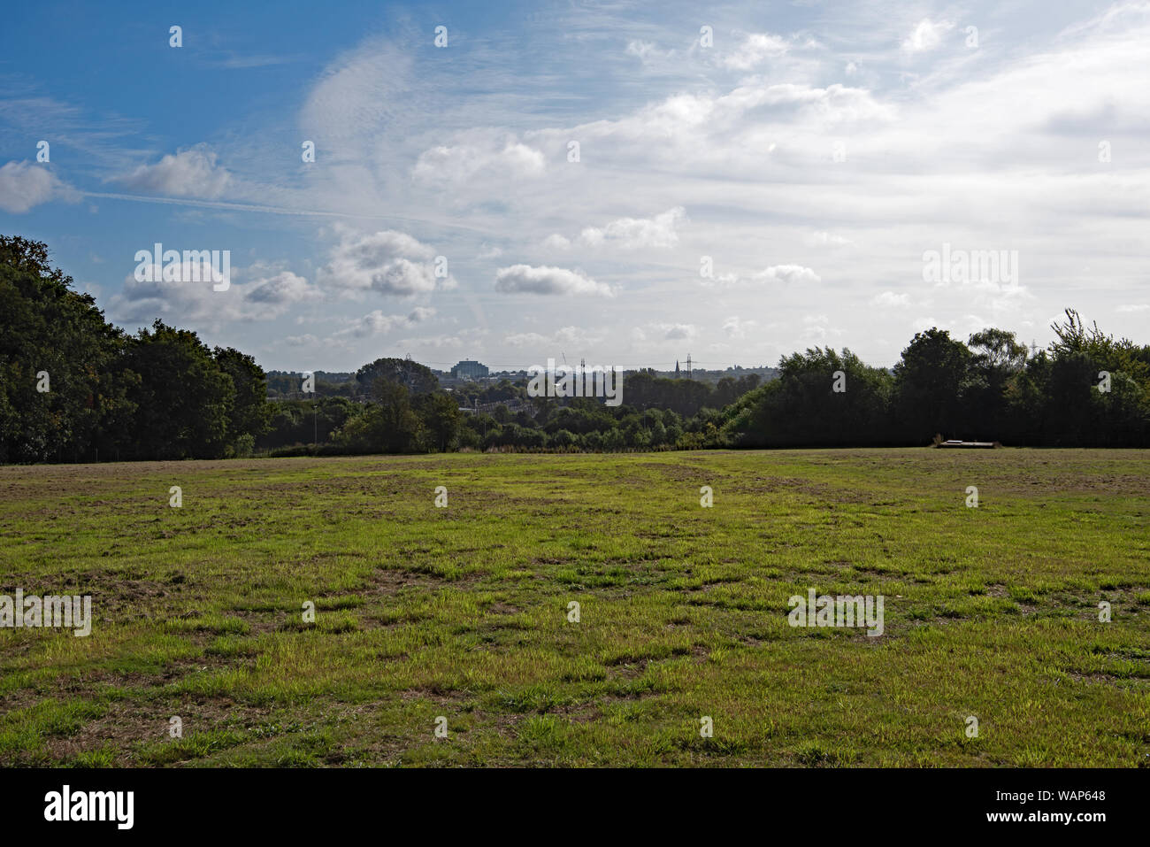 Site of m25 motorway service station hi-res stock photography and ...
