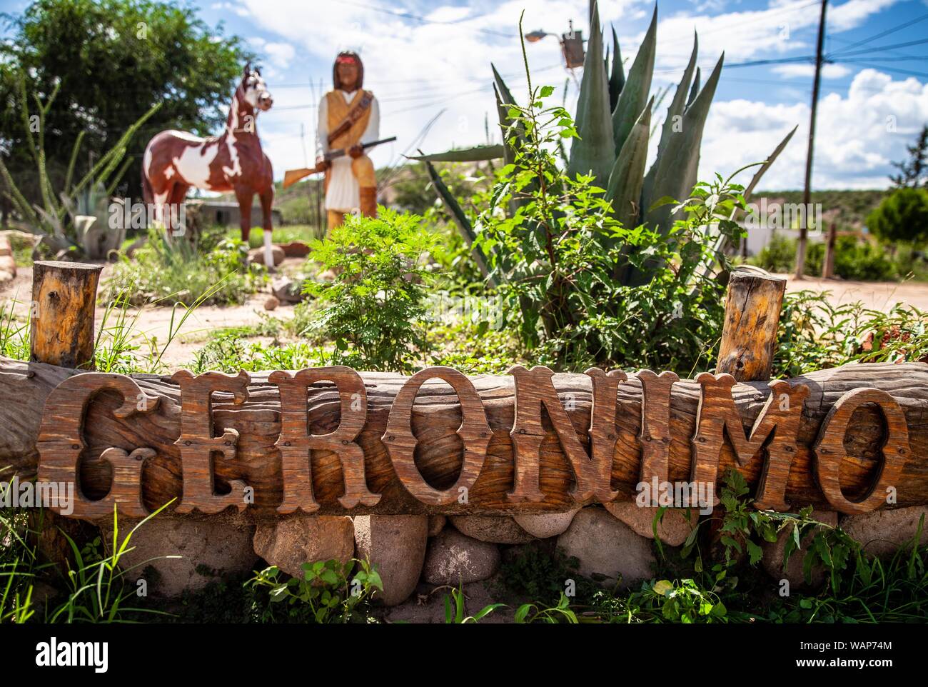 Monument, statue of the Indian Geronimo in the town of Fronteras ...