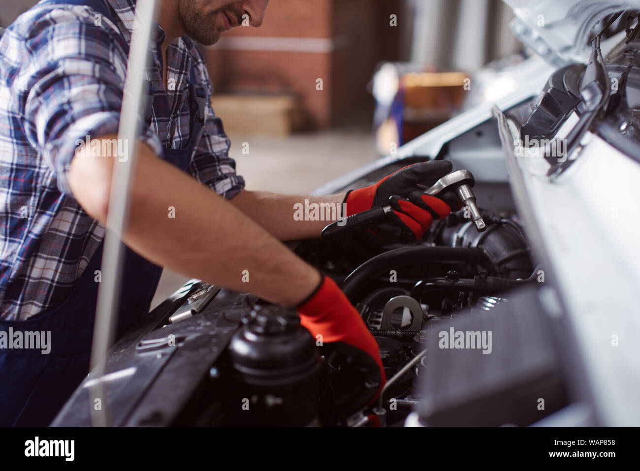 Man fixing his car hi-res stock photography and images - Alamy
