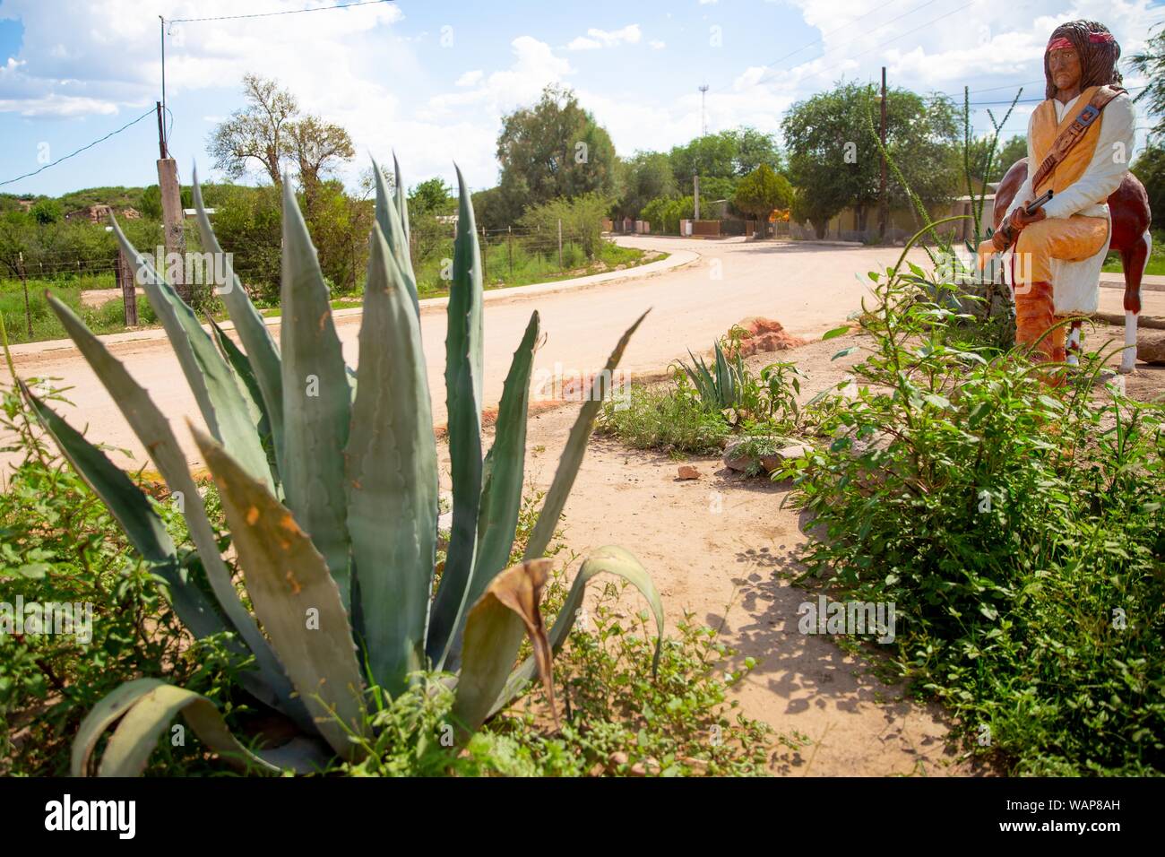 Monument, statue of the Indian Geronimo in the town of Fronteras ...