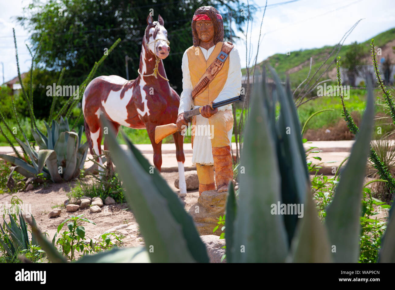 Monument, statue of the Indian Geronimo in the town of Fronteras ...