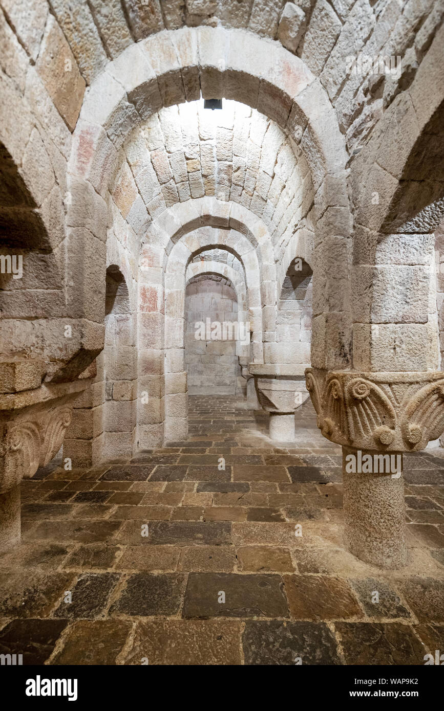 Leyre, Spain - August 10, 2019 : Interior of the ancient romanesque ...