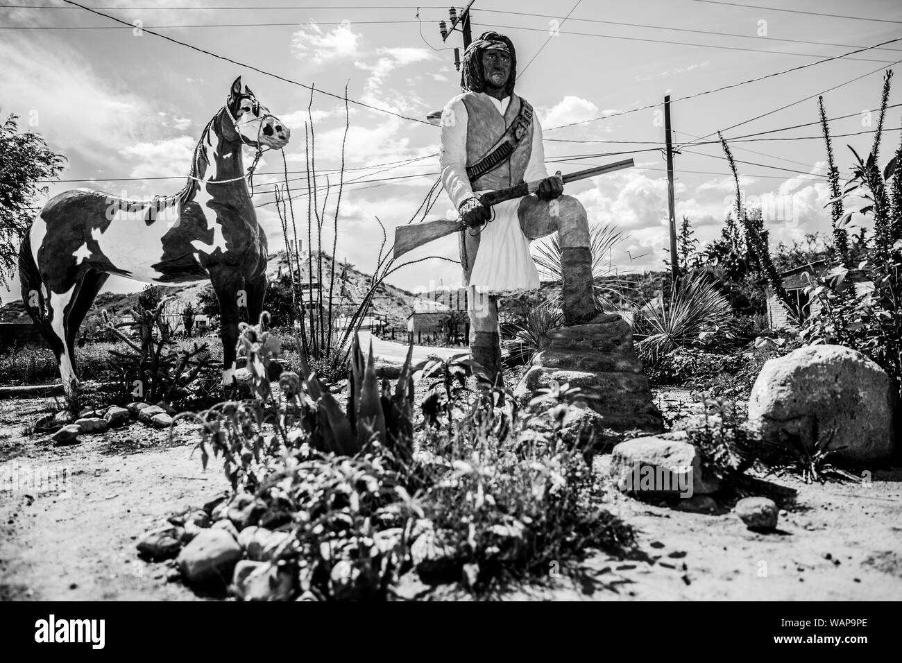 Monument, statue of the Indian Geronimo in the town of Fronteras ...