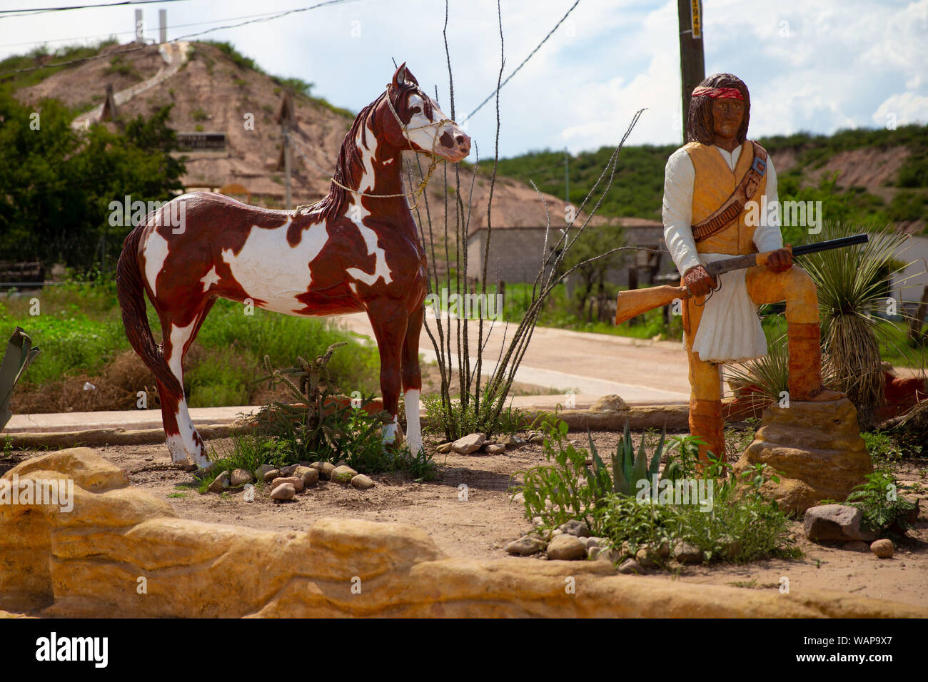 Monument, statue of the Indian Geronimo in the town of Fronteras ...