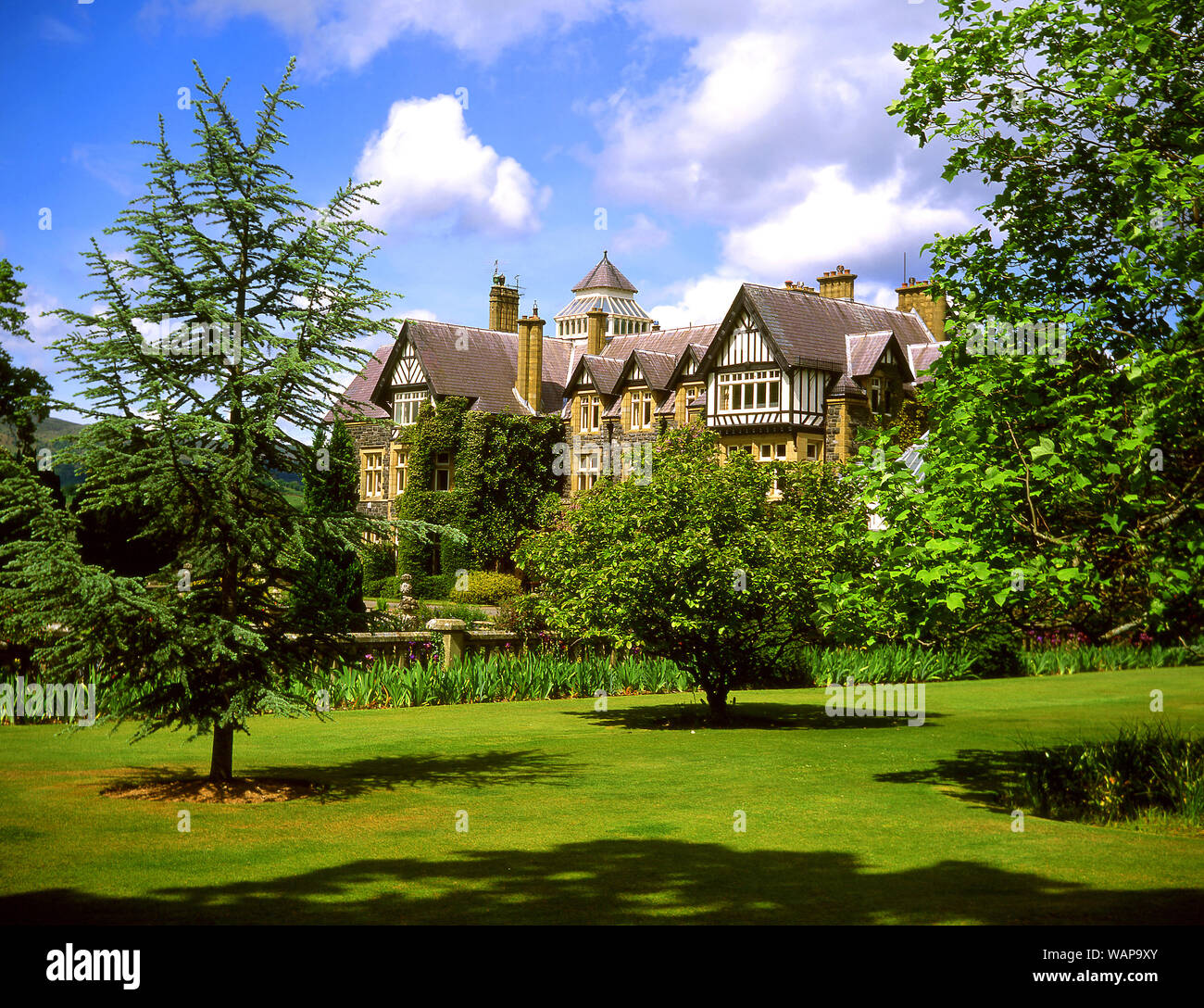 Stately home welsh architecture hi-res stock photography and images - Alamy