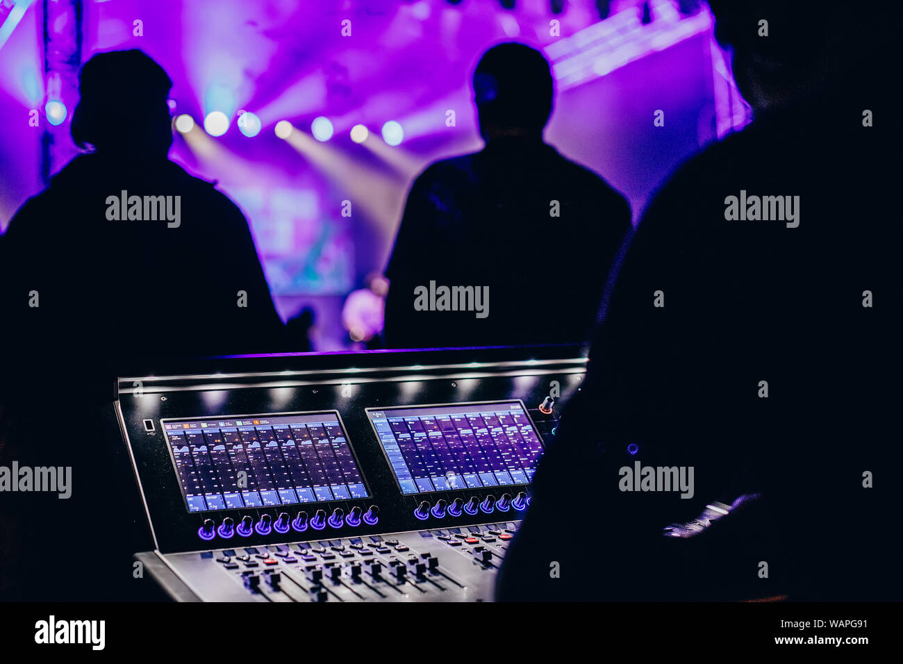 Stage scene technician hi-res stock photography and images - Alamy