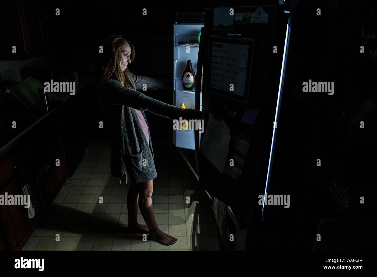 Young woman standing open refrigerator hi-res stock photography and ...