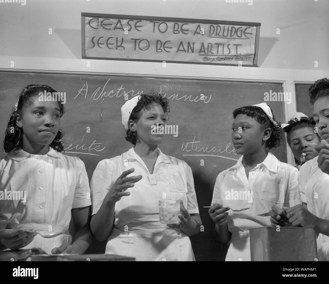 1940s high school students hi-res stock photography and images - Alamy