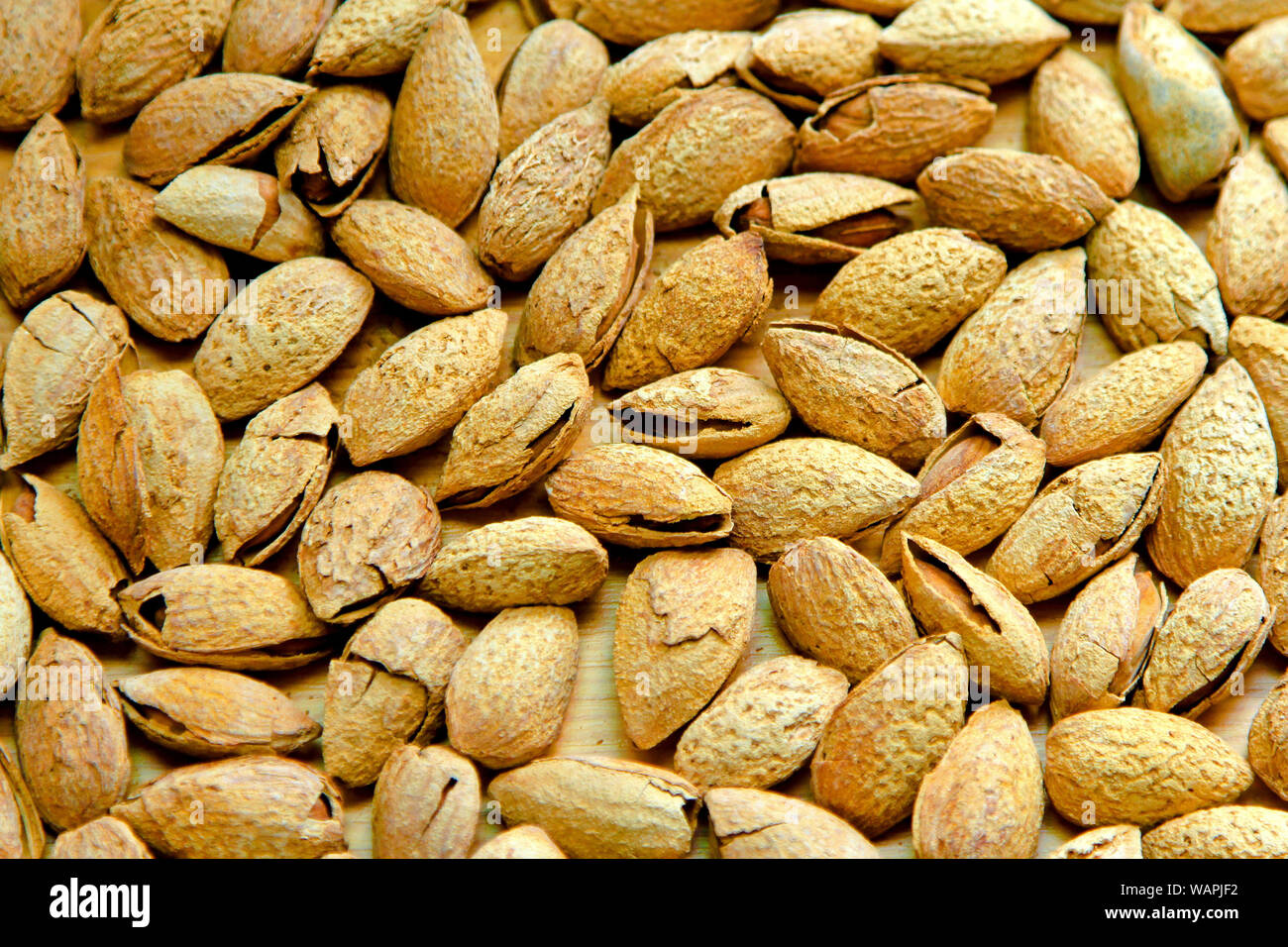 Almonds with shells hi-res stock photography and images - Alamy