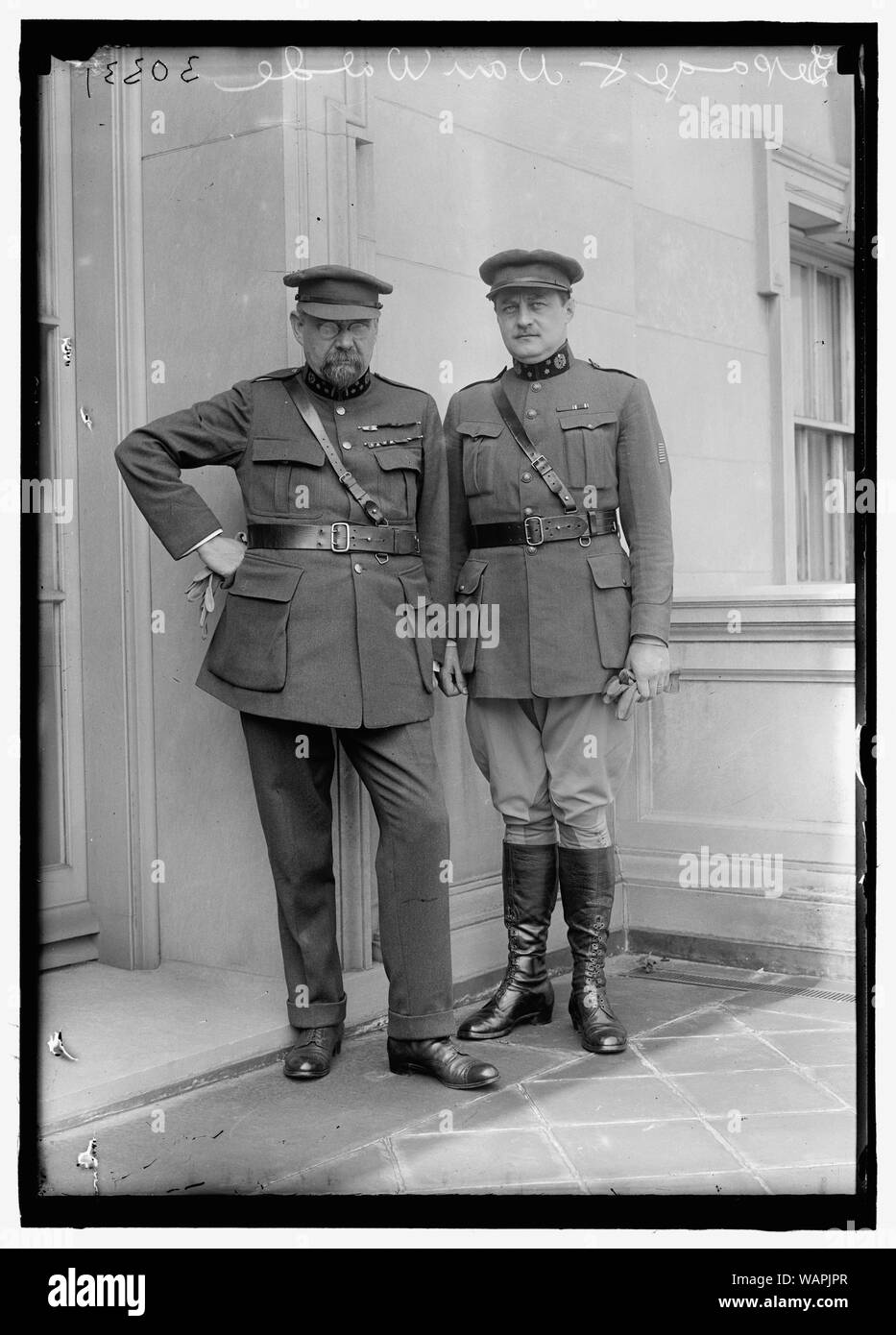 People army Cut Out Stock Images & Pictures - Alamy