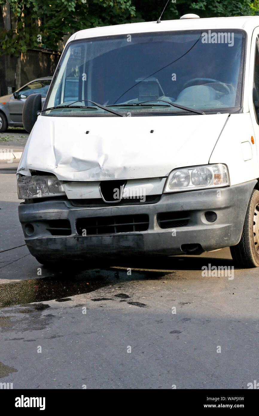 Crash white van hi-res stock photography and images - Alamy