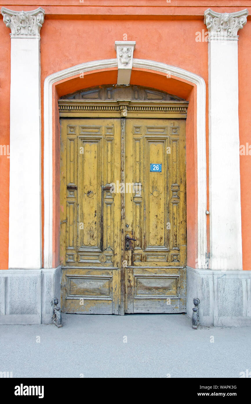Old double door hi-res stock photography and images - Alamy