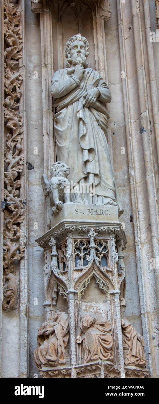 Rouen sculpture hi-res stock photography and images - Alamy