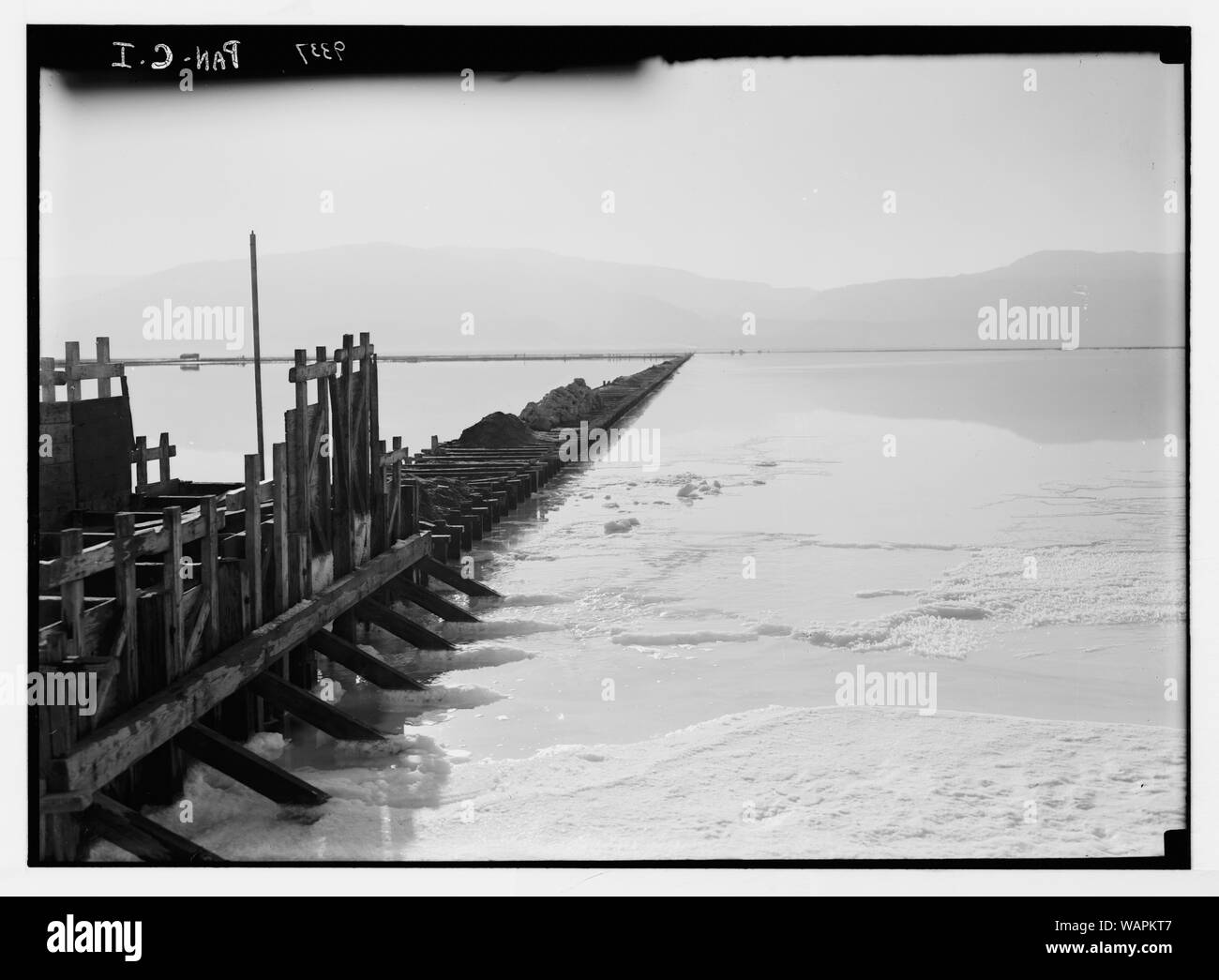 Mountain range in eastern Black and White Stock Photos & Images - Alamy