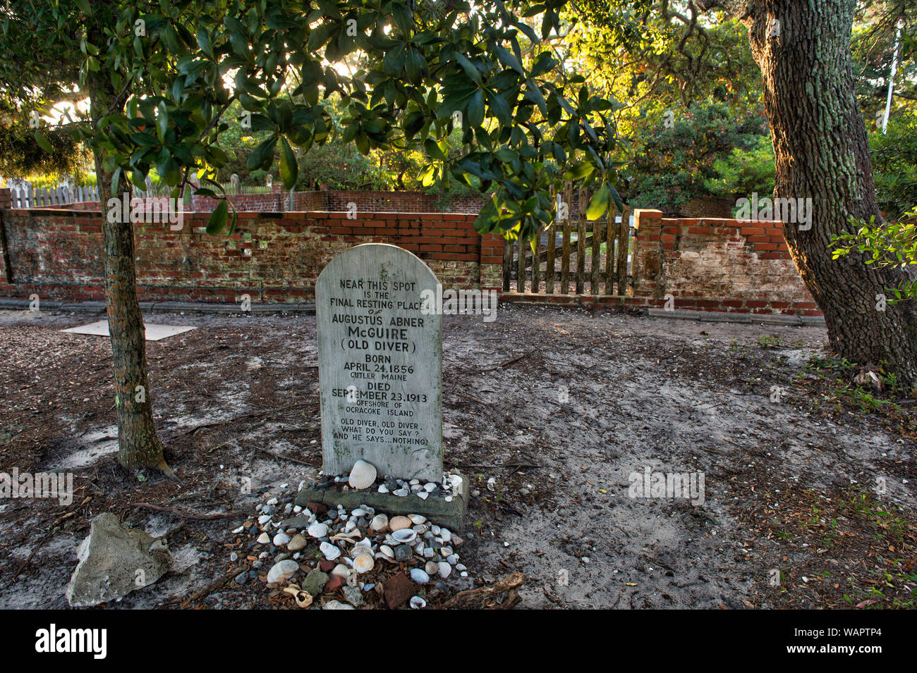 The divers grave hi-res stock photography and images - Alamy