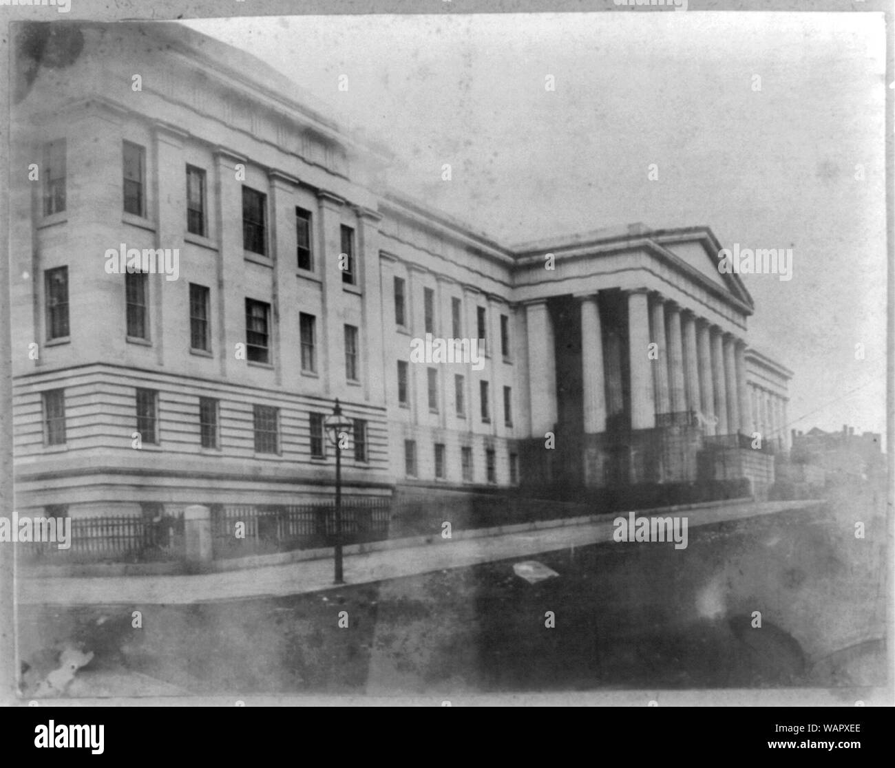 Doric portico Black and White Stock Photos & Images - Alamy