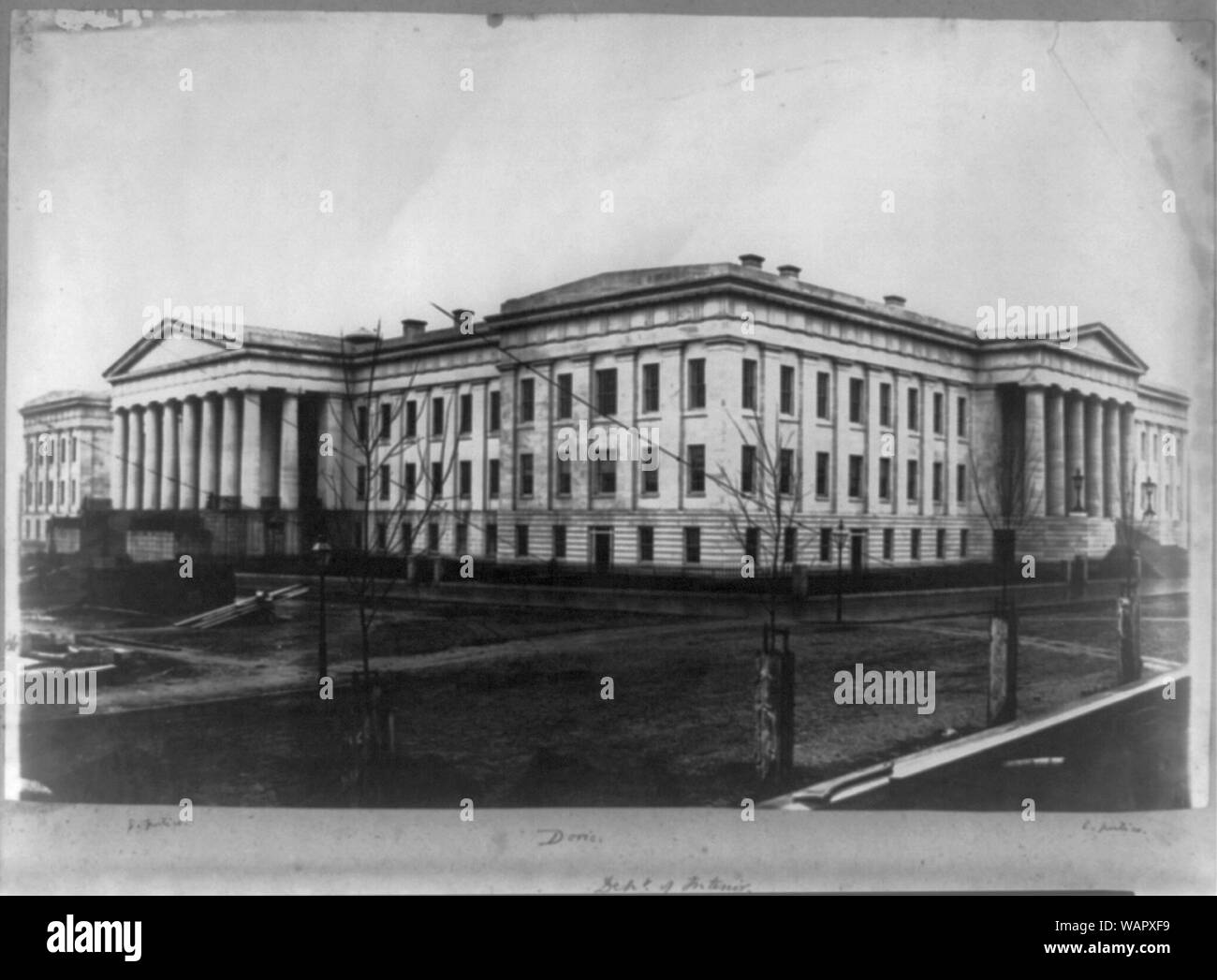 Doric portico Black and White Stock Photos & Images - Alamy