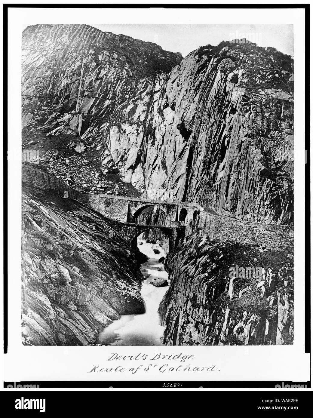 Scenic old stone bridge Black and White Stock Photos & Images - Alamy