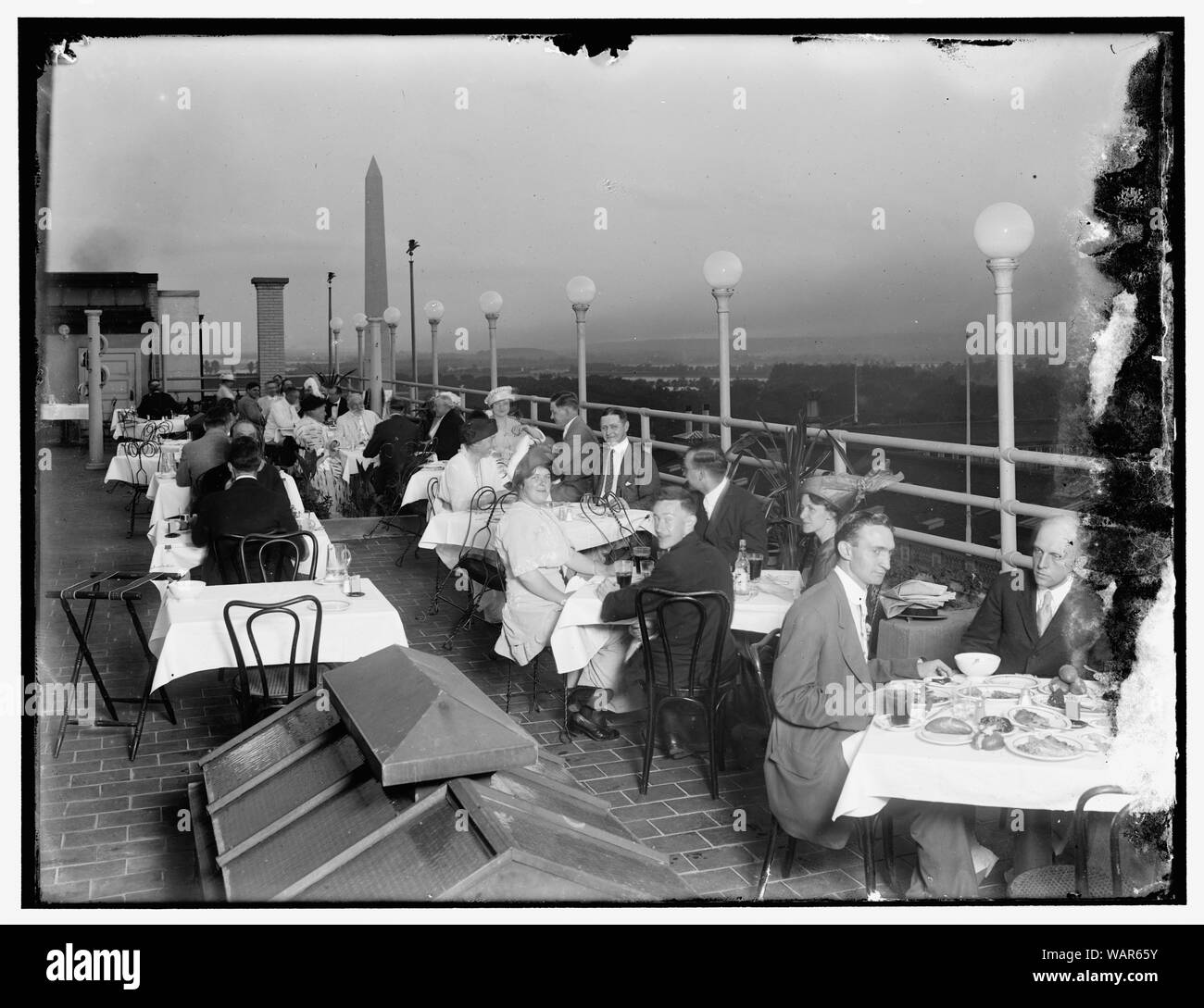 Dining on rooftop; Washington monument in background Stock Photo - Alamy