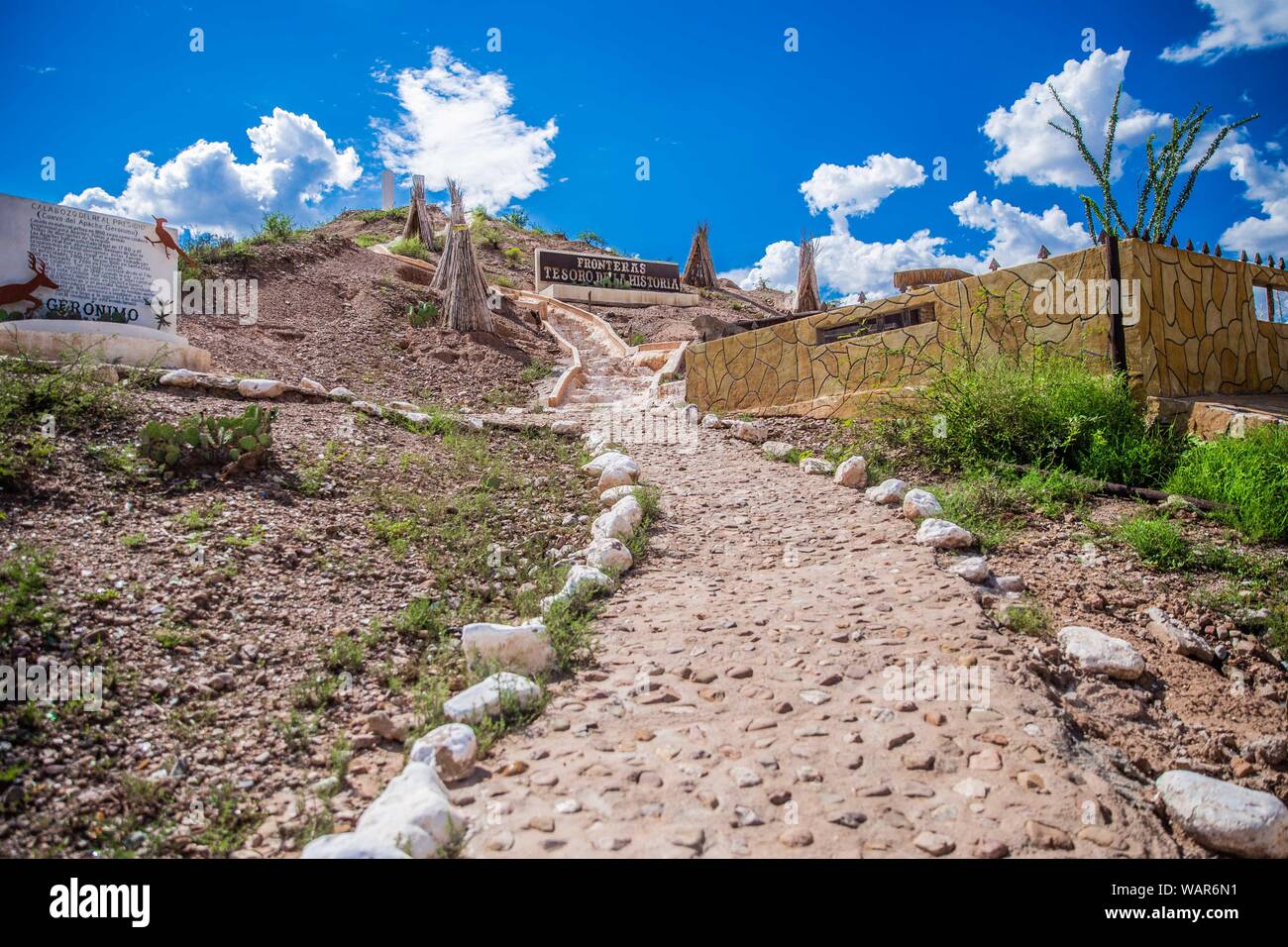Geronimo statue hi-res stock photography and images - Alamy