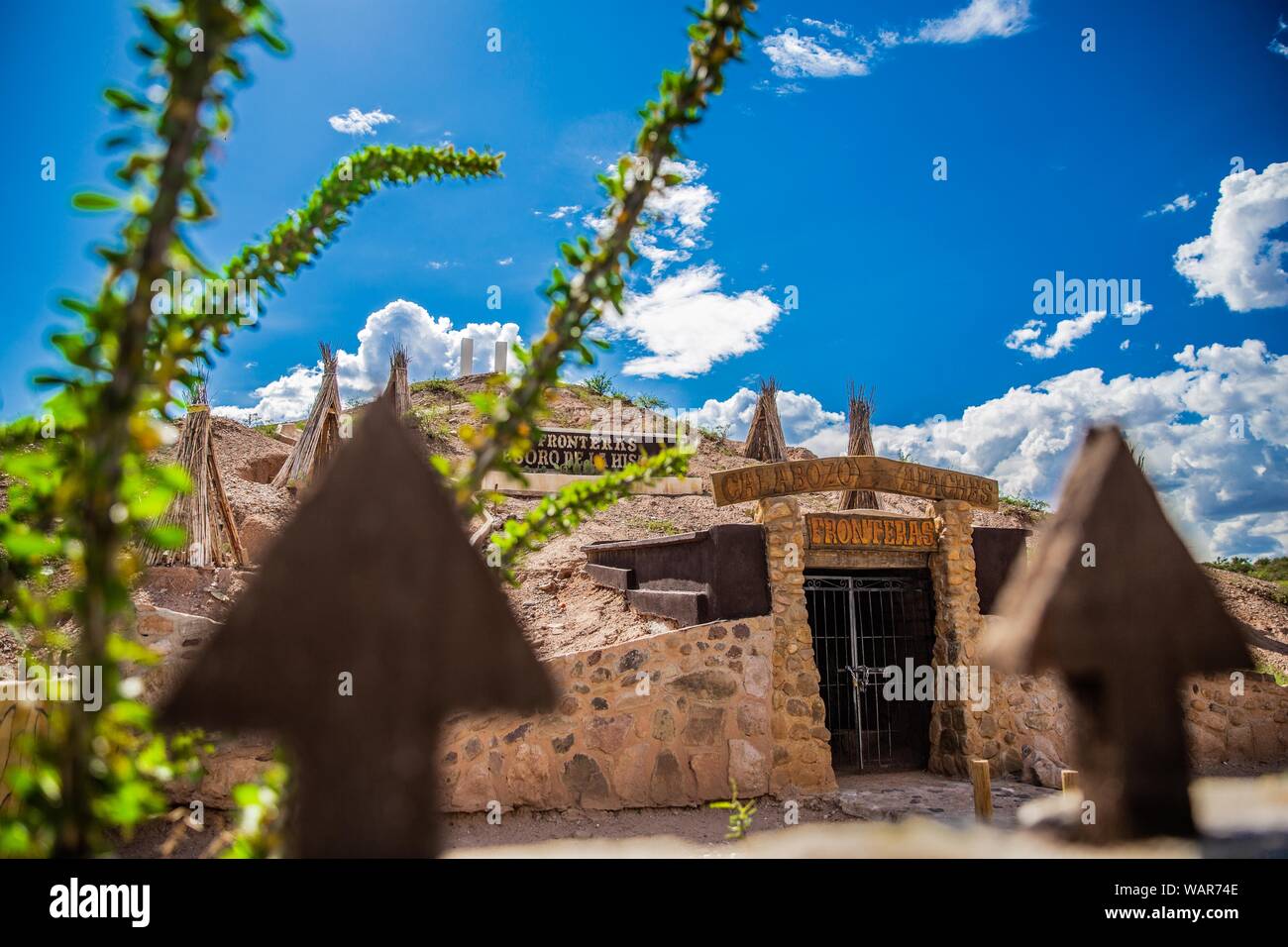 Geronimo statue hi-res stock photography and images - Alamy
