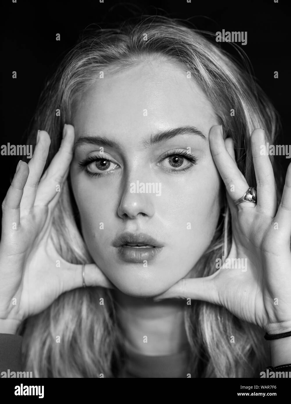 Face in frame hi-res stock photography and images - Alamy