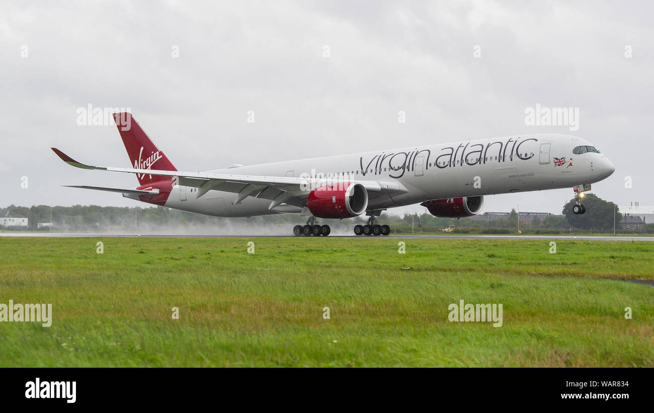 Airbus a350 take off hi-res stock photography and images - Alamy