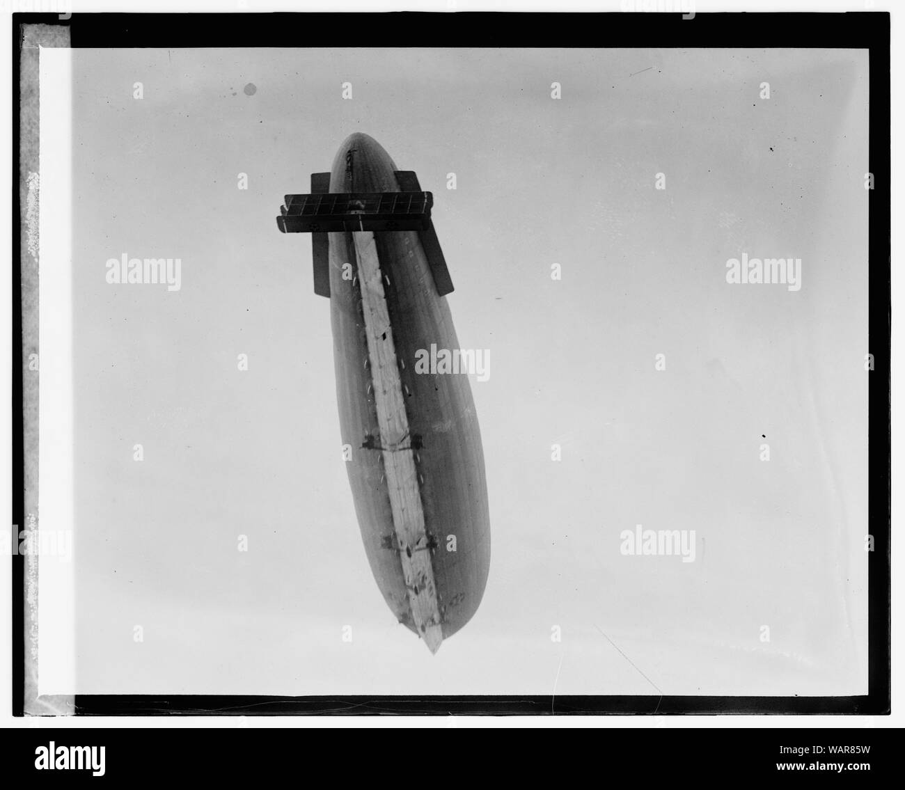 Dirigible travel Black and White Stock Photos & Images - Alamy