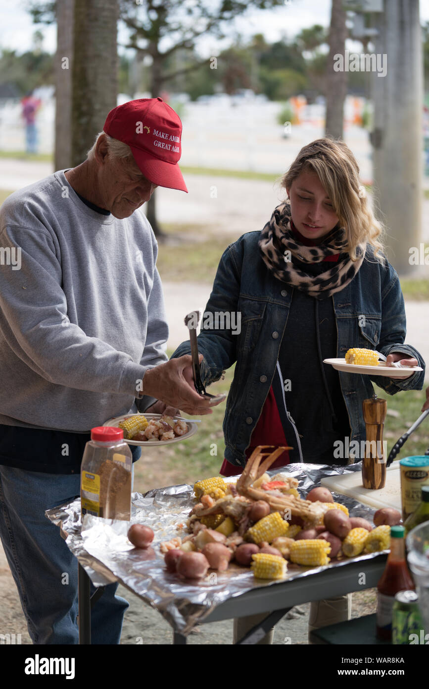 Man eating clam hi-res stock photography and images - Alamy