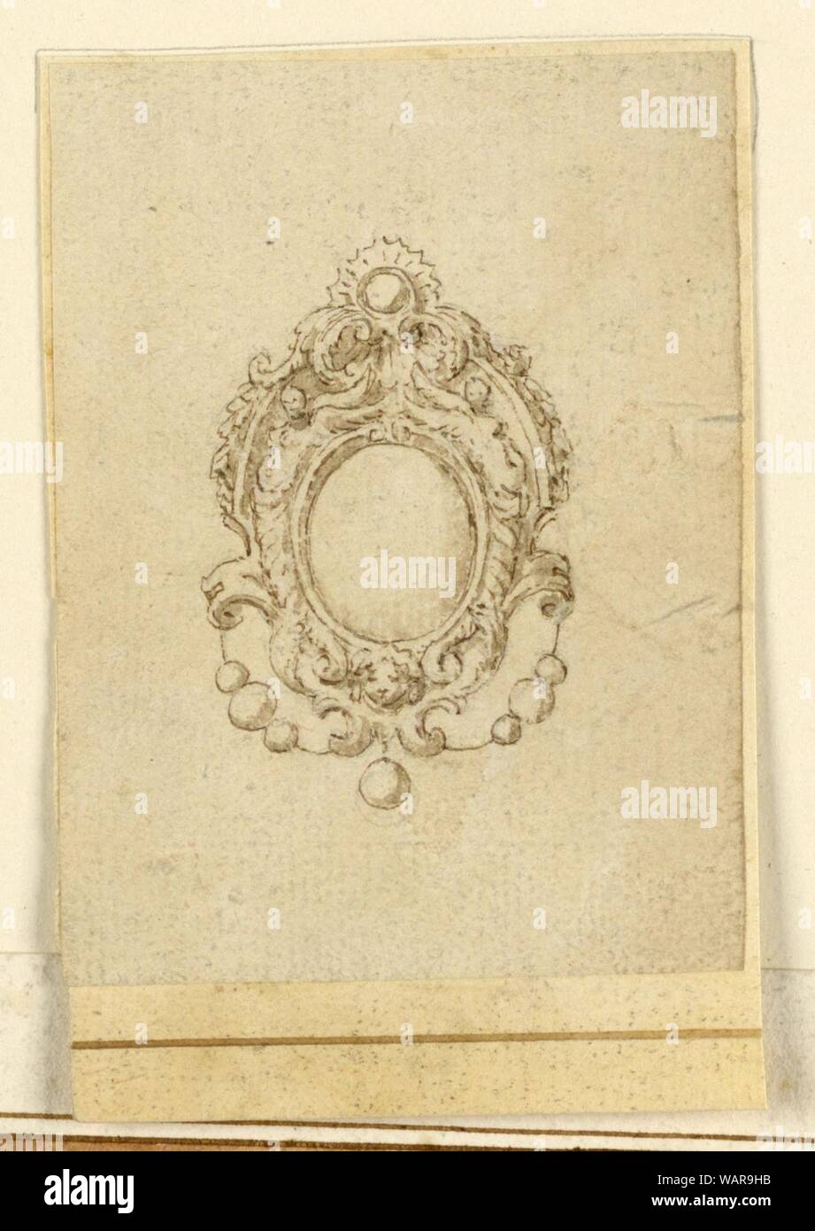 Round brooch hi-res stock photography and images - Alamy