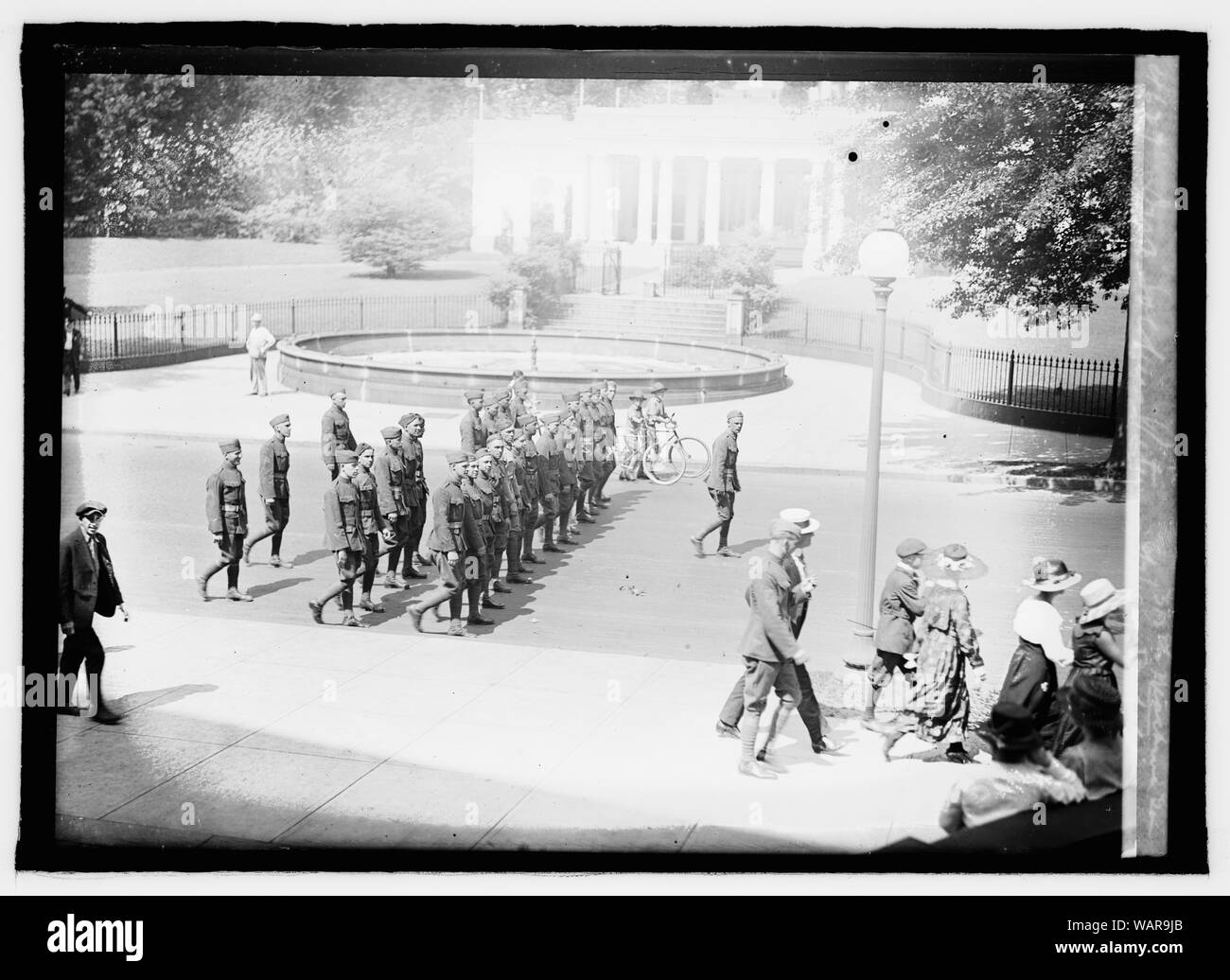 Machine gun battalion hi-res stock photography and images - Alamy