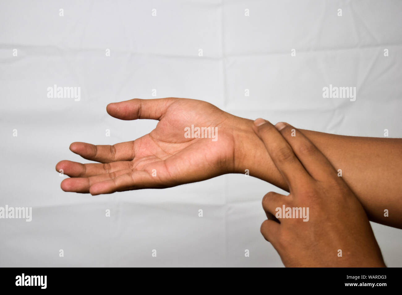 Finger On The Pulse Stock Photos & Finger On The Pulse Stock Images - Alamy