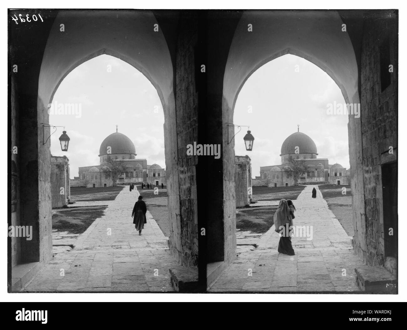 Archway through archway Black and White Stock Photos & Images - Alamy