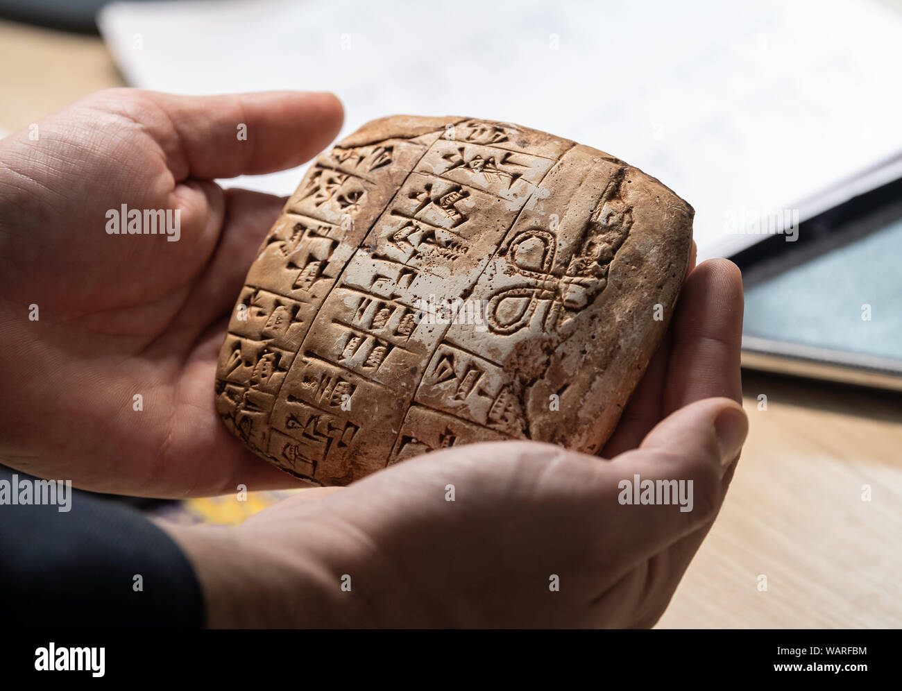 Clay tablet mesopotamia hi-res stock photography and images - Alamy