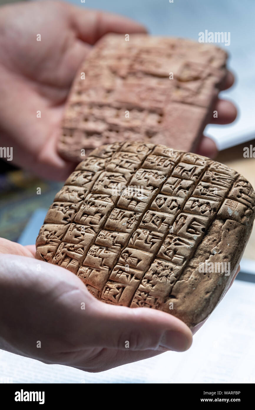 Clay tablet hi-res stock photography and images - Alamy