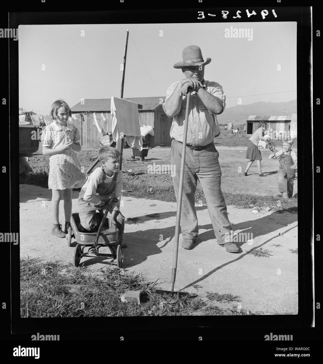 Workers farm california Black and White Stock Photos & Images - Alamy